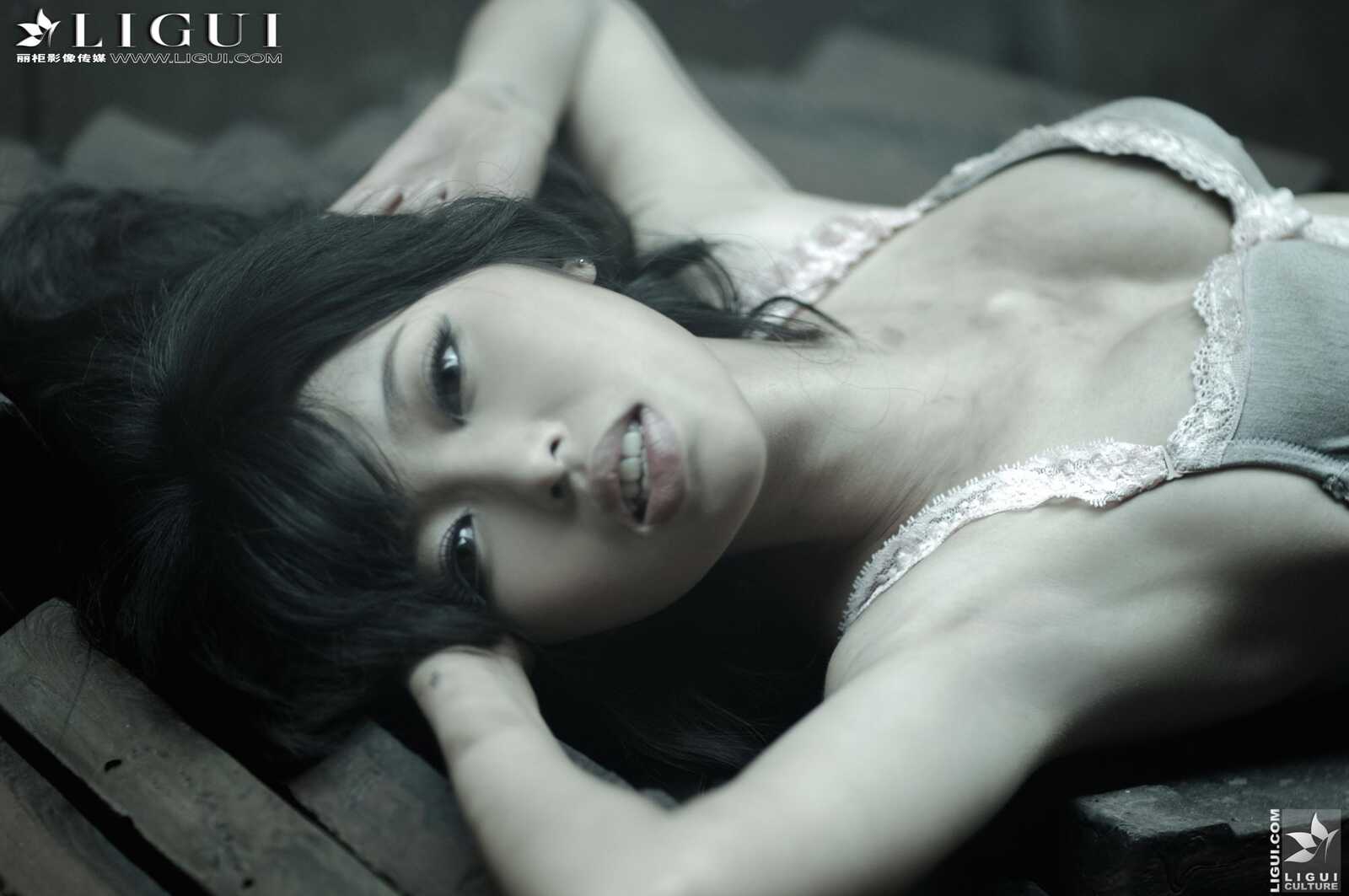 Model 孟露《黑丝高跟外拍》 [丽柜LiGui] 美腿玉足-第1页-洛秀网