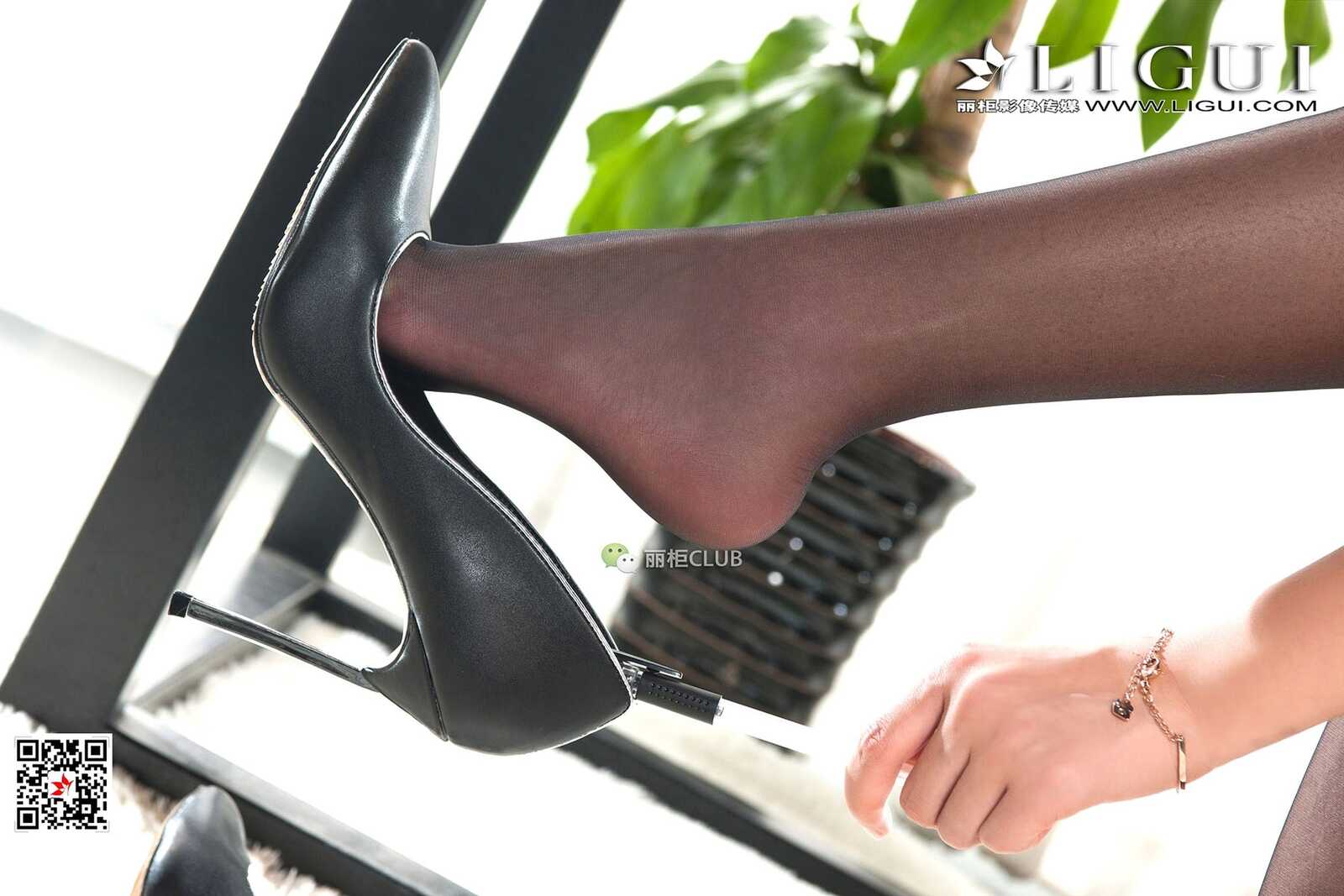 Mode 腿模筱筱《黑丝OL》 [丽柜Ligui] 写真集-第3页-洛秀网